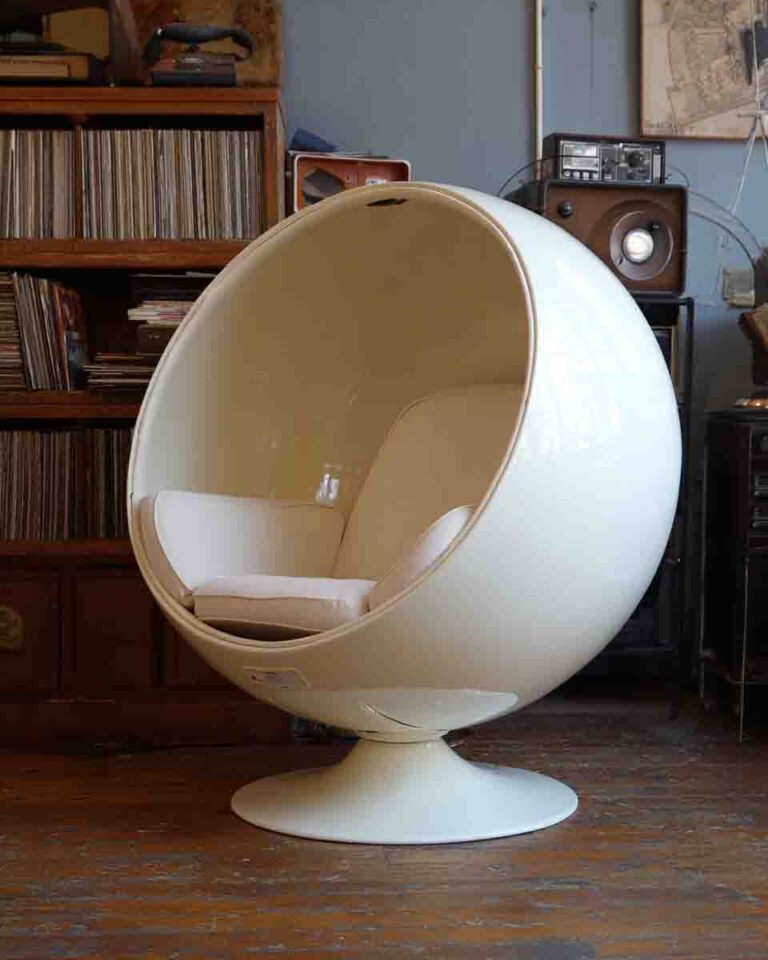 25 Indoor Egg Chair Ideas for Cozy and Stylish Spaces - DecorPedlar